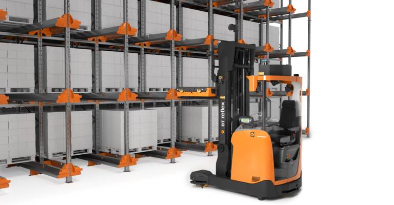 Semi-automatering af lageret med shuttles | Toyota